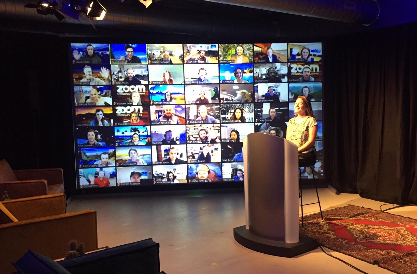 How to create an interactive lecture for +1500 students? The Hybrid ...